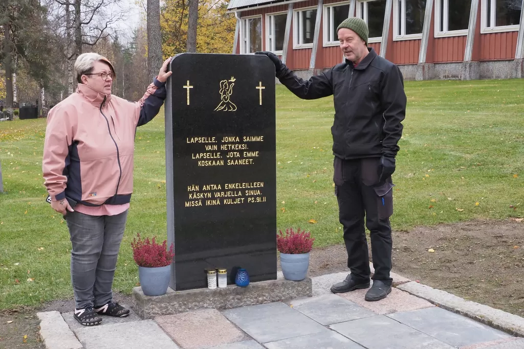 Tyhjän sylin kivi uusi muistelupaikka | Koti-Karjala